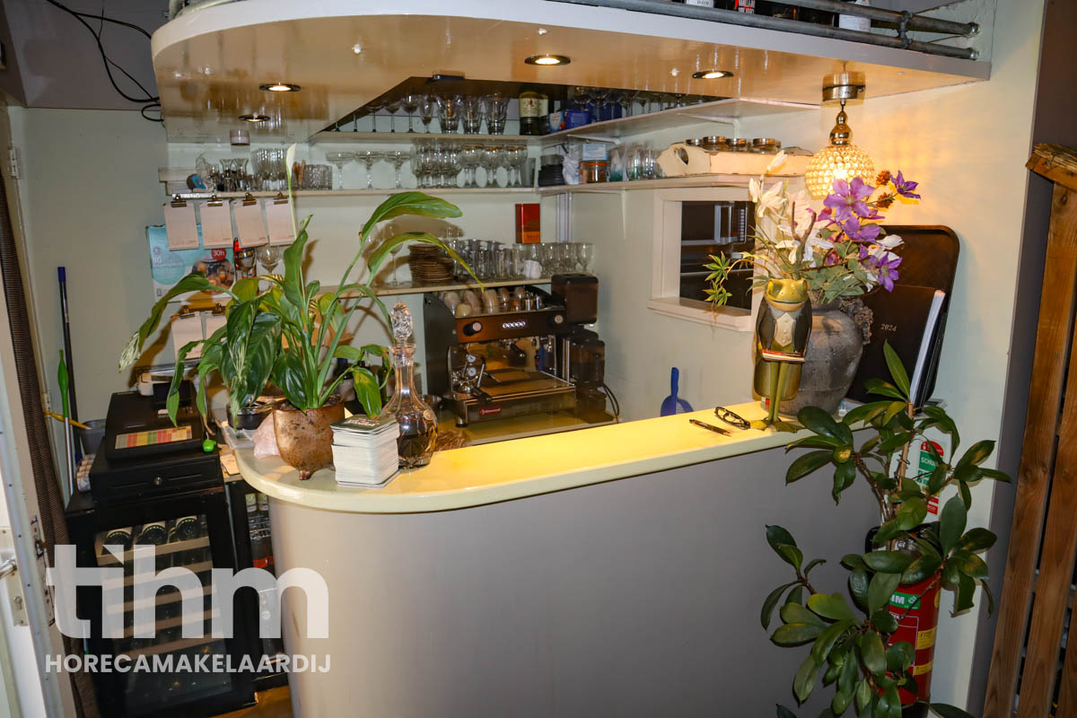 Intiem restaurant met groot zonnig terras in Delft