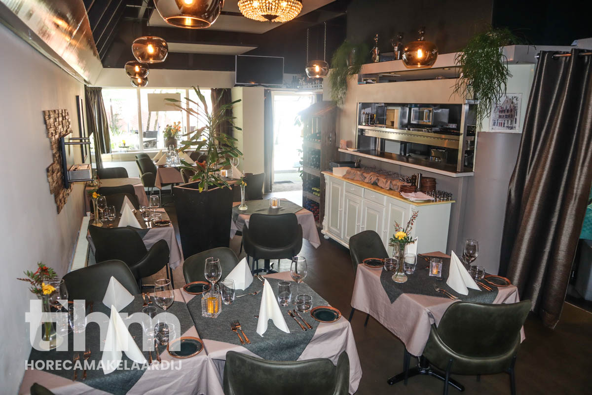 Intiem restaurant met groot zonnig terras in Delft